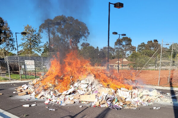 Fire in rubbish truck | Mirage News