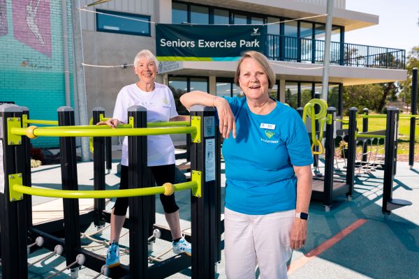Move and mingle | Knox